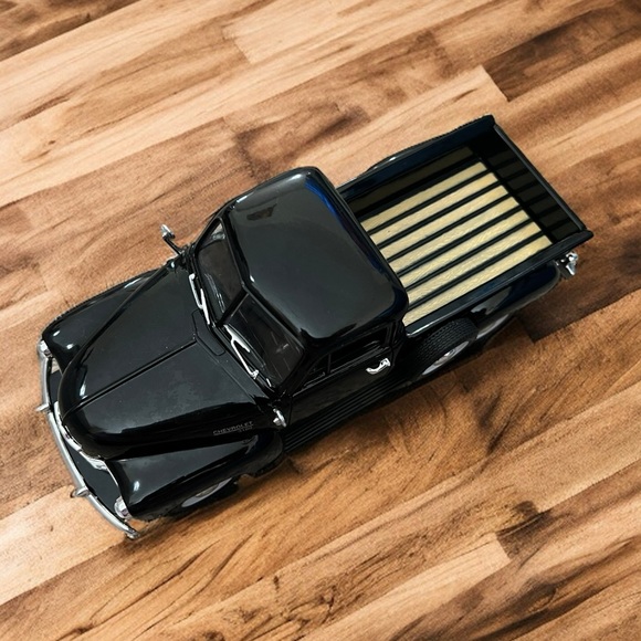 Premium Edition | Accents | Nwt Premium Edition Die Cast Metal ...